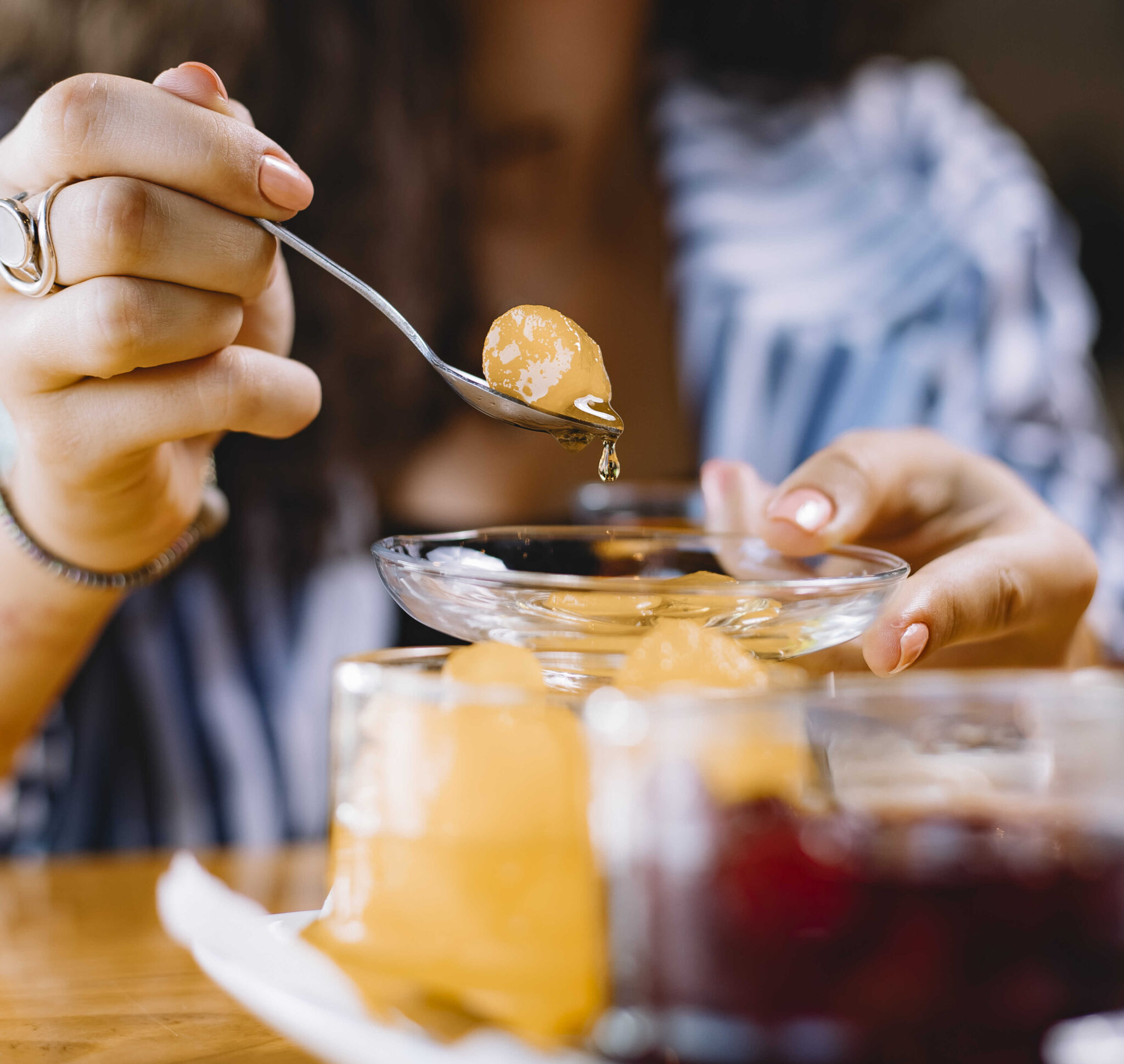 Mel: Guia Completo sobre Benefícios, Consumo e Compra Online